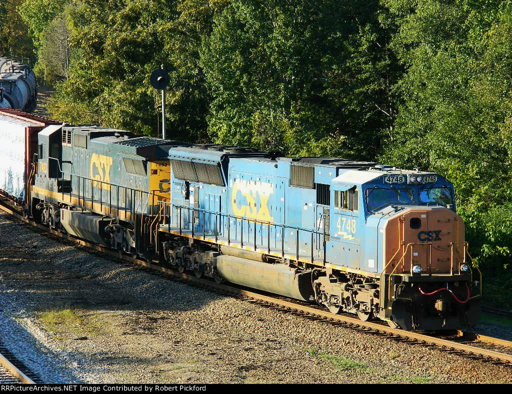 CSX 4748 (SD70MAC) AND 7493 (C40-8)